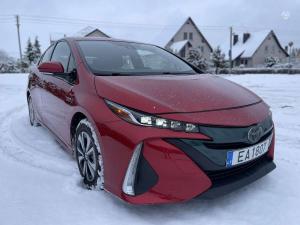 Красный Тойота Prius Prime 2017 в Алитус, объемом двигателя 1.80 л и пробегом 84 тыс. км за 13500 €, фото 3 на AUTOMOTO.COM.LV