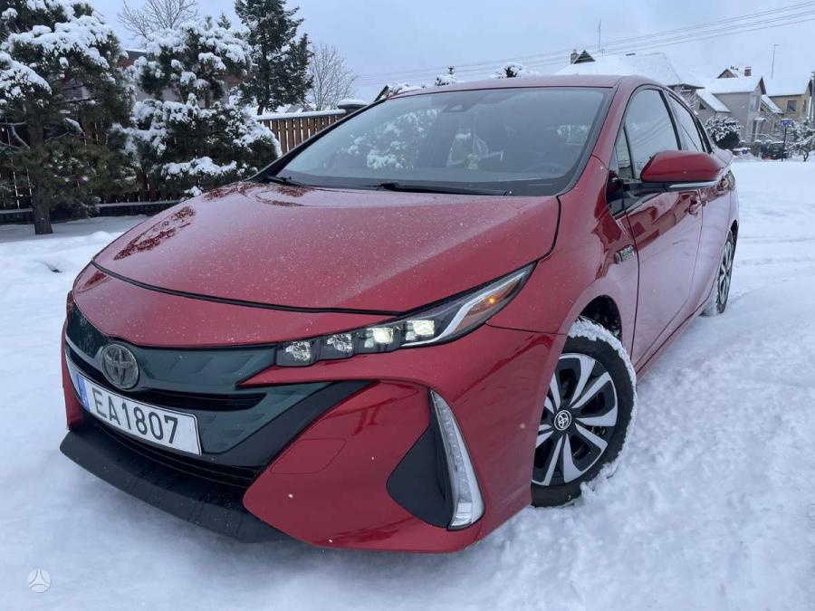 Красный Тойота Prius Prime 2017 в Алитус, объемом двигателя 1.80 л и пробегом 84 тыс. км за 13500 €, фото 4 на AUTOMOTO.COM.LV