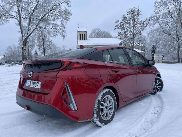 Красный Тойота Prius Prime 2017 в Алитус, объемом двигателя 1.80 л и пробегом 84 тыс. км за 13500 €, фото 7 на AUTOMOTO.COM.LV