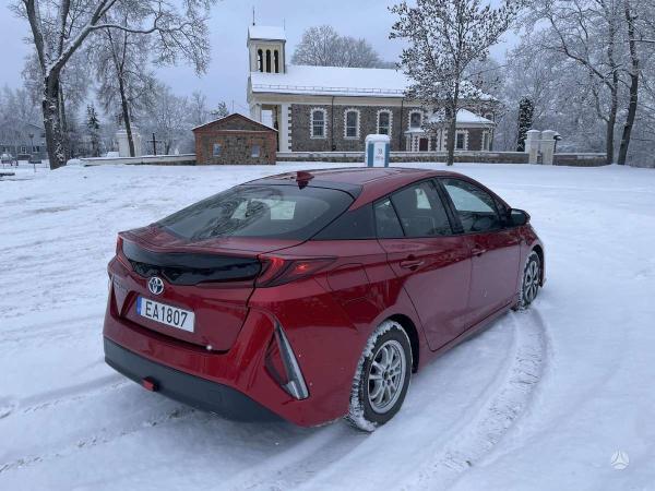 Красный Тойота Prius Prime 2017 в Алитус, объемом двигателя 1.80 л и пробегом 84 тыс. км за 13500 €, фото 8 на AUTOMOTO.COM.LV