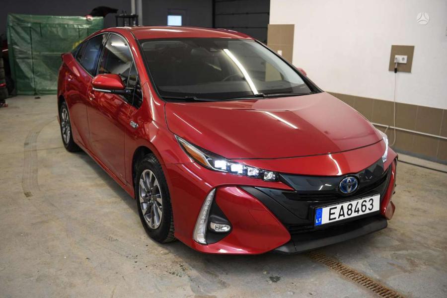 Sarkans Toyota Prius Prime 2021 Klaipėda, ar dzinēja tilpumu 1.80 L un nobraukumu 32 tūkst. km par 18800 €, foto 3 vietnē AUTOMOTO.COM.LV
