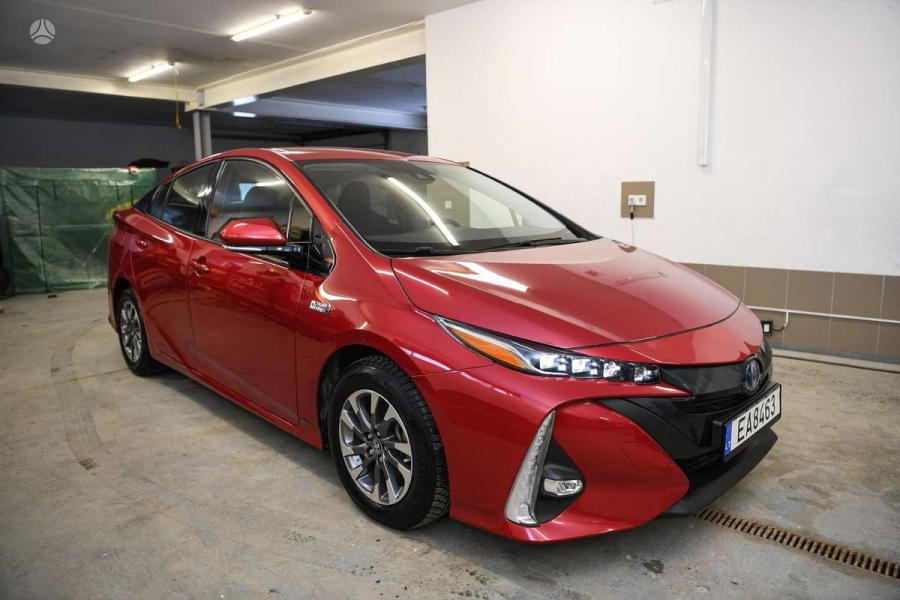 Sarkans Toyota Prius Prime 2021 Klaipėda, ar dzinēja tilpumu 1.80 L un nobraukumu 32 tūkst. km par 18800 €, foto 4 vietnē AUTOMOTO.COM.LV