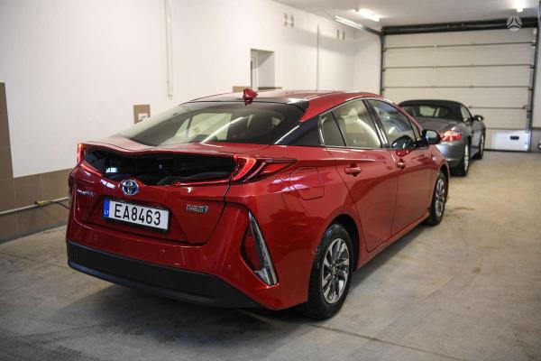 Красный Тойота Prius Prime 2021 в Клайпеда, объемом двигателя 1.80 л и пробегом 32 тыс. км за 18800 €, фото 7 на AUTOMOTO.COM.LV