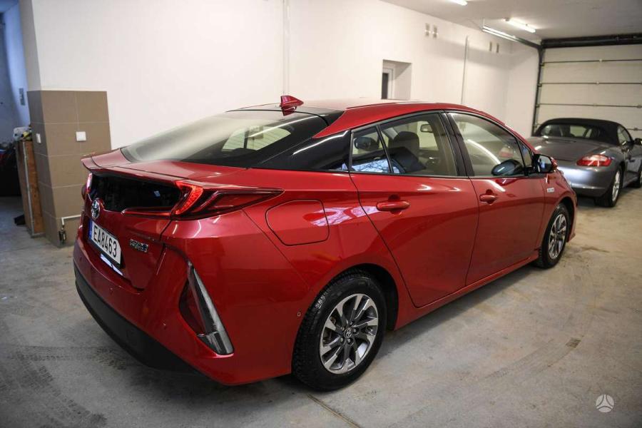 Sarkans Toyota Prius Prime 2021 Klaipėda, ar dzinēja tilpumu 1.80 L un nobraukumu 32 tūkst. km par 18800 €, foto 8 vietnē AUTOMOTO.COM.LV