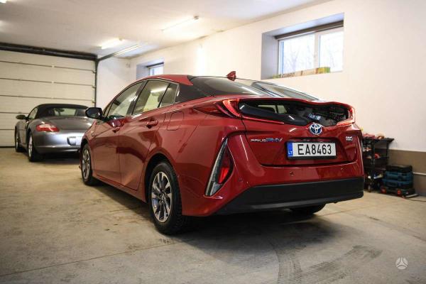 Красный Тойота Prius Prime 2021 в Клайпеда, объемом двигателя 1.80 л и пробегом 32 тыс. км за 18800 €, фото 9 на AUTOMOTO.COM.LV