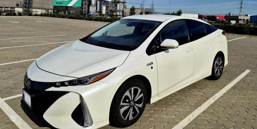 Белый Тойота Prius Prime 2018 в Каунас, объемом двигателя 1.80 л и пробегом 158 тыс. км за 11500 €, фото 3 на AUTOMOTO.COM.LV