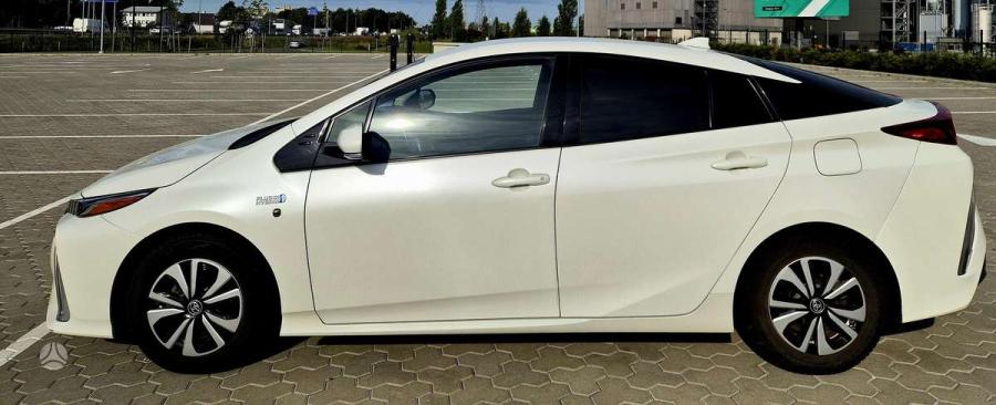 Белый Тойота Prius Prime 2018 в Каунас, объемом двигателя 1.80 л и пробегом 158 тыс. км за 11500 €, фото 9 на AUTOMOTO.COM.LV