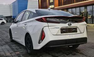 White Toyota Prius Prime 2019 in Klaipeda, with an engine capacity of 1.80 L and mileage of 87 thousand km for 14200 €, photo 7 on AUTOMOTO.COM.LV