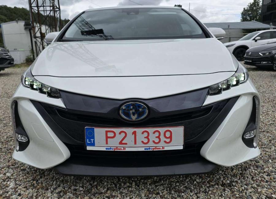 Белый Тойота Prius Prime 2019 в Каунас, объемом двигателя 1.80 л и пробегом 155 тыс. км за 13350 €, фото 2 на AUTOMOTO.COM.LV