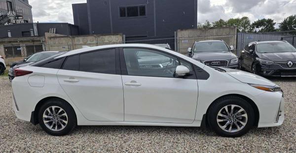 White Toyota Prius Prime 2019 in Kaunas, with an engine capacity of 1.80 L and mileage of 155 thousand km for 13350 €, photo 4 on AUTOMOTO.COM.LV