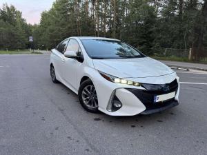 Balts Toyota Prius Prime 2019 Viļņa, ar dzinēja tilpumu 1.80 L un nobraukumu 178 tūkst. km par 14800 €, foto  vietnē AUTOMOTO.COM.LV
