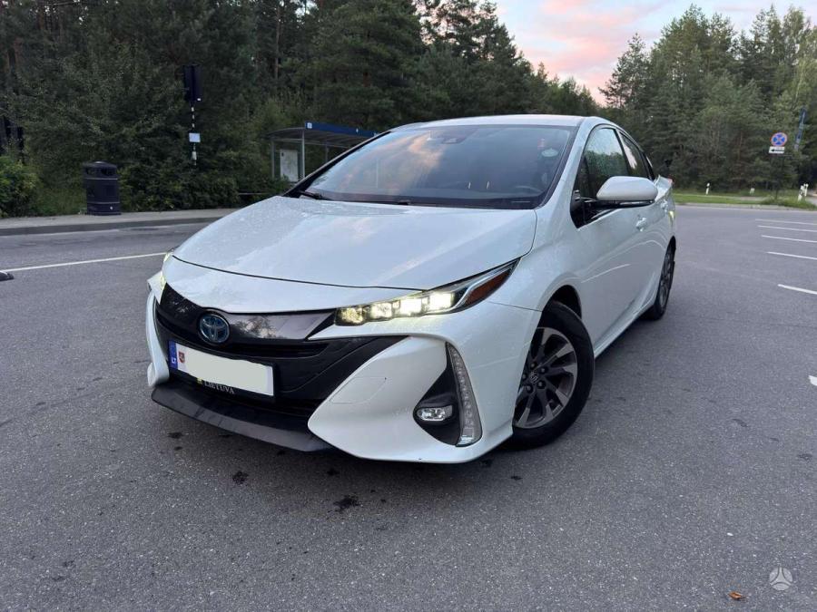Balts Toyota Prius Prime 2019 Viļņa, ar dzinēja tilpumu 1.80 L un nobraukumu 178 tūkst. km par 14800 €, foto 3 vietnē AUTOMOTO.COM.LV