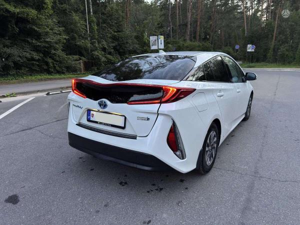 Balts Toyota Prius Prime 2019 Viļņa, ar dzinēja tilpumu 1.80 L un nobraukumu 178 tūkst. km par 14800 €, foto 4 vietnē AUTOMOTO.COM.LV