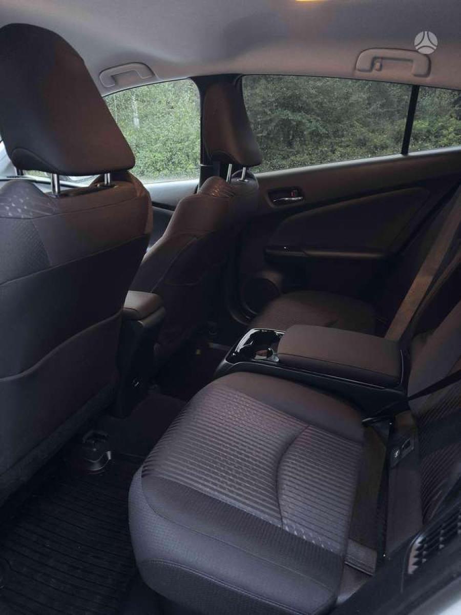 Balts Toyota Prius Prime 2019 Viļņa, ar dzinēja tilpumu 1.80 L un nobraukumu 178 tūkst. km par 14800 €, foto 9 vietnē AUTOMOTO.COM.LV