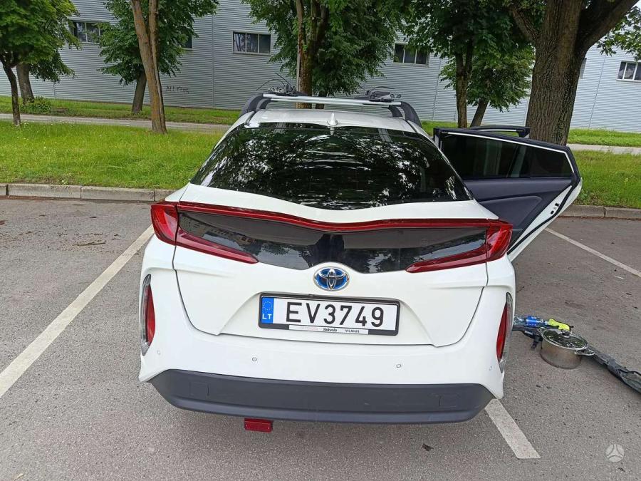 Balts Toyota Prius Prime 2017 Kauņa, ar dzinēja tilpumu 1.80 L un nobraukumu 170 tūkst. km par 12500 €, foto 3 vietnē AUTOMOTO.COM.LV