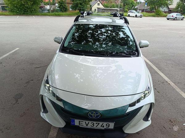 Белый Тойота Prius Prime 2017 в Каунас, объемом двигателя 1.80 л и пробегом 170 тыс. км за 12500 €, фото 3 на AUTOMOTO.COM.LV