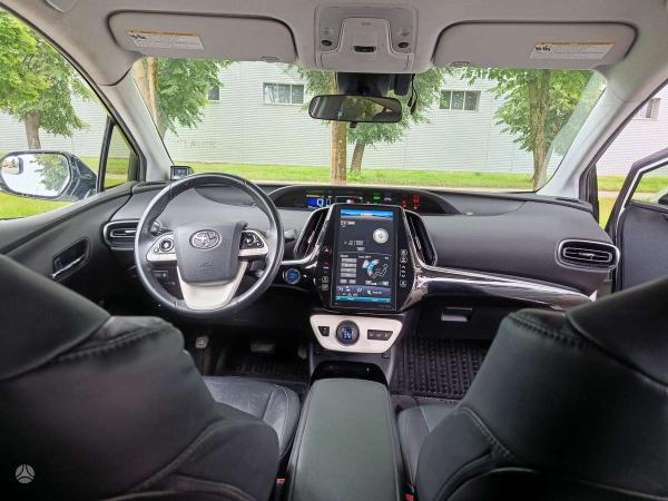 Белый Тойота Prius Prime 2017 в Каунас, объемом двигателя 1.80 л и пробегом 170 тыс. км за 12500 €, фото 9 на AUTOMOTO.COM.LV