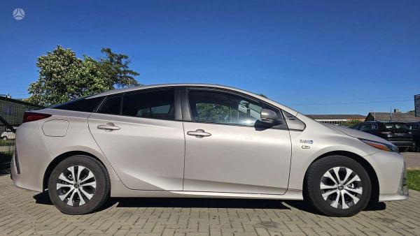 Желтый Тойота Prius Prime 2021 в Пренай, объемом двигателя 1.80 л и пробегом 64 тыс. км за 17299 €, фото 4 на AUTOMOTO.COM.LV