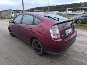 Sarkans Toyota Prius 2005 Viļņa, ar dzinēja tilpumu 1.50 L un nobraukumu 300 tūkst. km par 1400 €, foto 5 vietnē AUTOMOTO.COM.LV