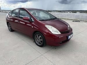 Sarkans Toyota Prius 2005 Viļņa, ar dzinēja tilpumu 1.50 L un nobraukumu 299 tūkst. km par 1500 €, foto 3 vietnē AUTOMOTO.COM.LV