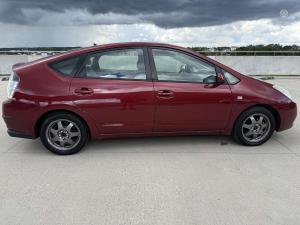 Sarkans Toyota Prius 2005 Viļņa, ar dzinēja tilpumu 1.50 L un nobraukumu 299 tūkst. km par 1500 €, foto 5 vietnē AUTOMOTO.COM.LV