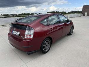 Sarkans Toyota Prius 2005 Viļņa, ar dzinēja tilpumu 1.50 L un nobraukumu 299 tūkst. km par 1500 €, foto 6 vietnē AUTOMOTO.COM.LV