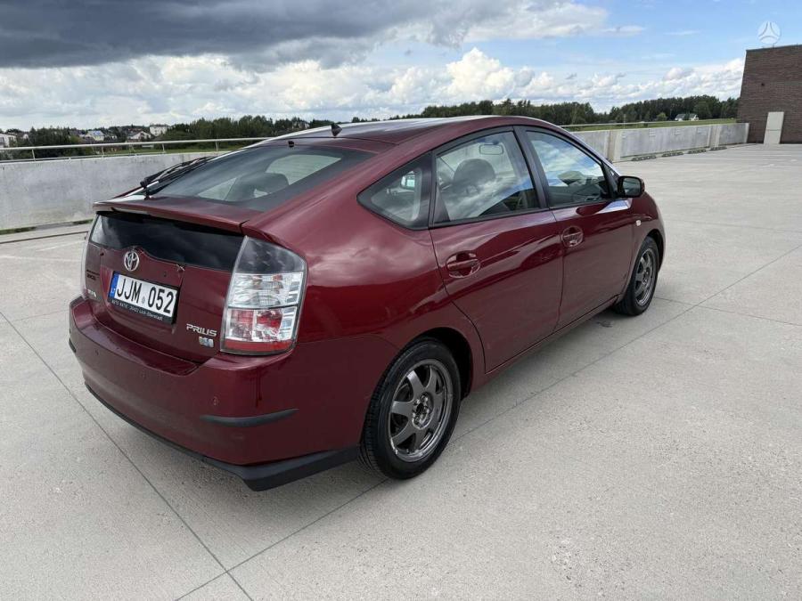 Sarkans Toyota Prius 2005 Viļņa, ar dzinēja tilpumu 1.50 L un nobraukumu 299 tūkst. km par 1500 €, foto 6 vietnē AUTOMOTO.COM.LV