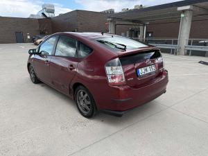 Sarkans Toyota Prius 2005 Viļņa, ar dzinēja tilpumu 1.50 L un nobraukumu 299 tūkst. km par 1500 €, foto 7 vietnē AUTOMOTO.COM.LV