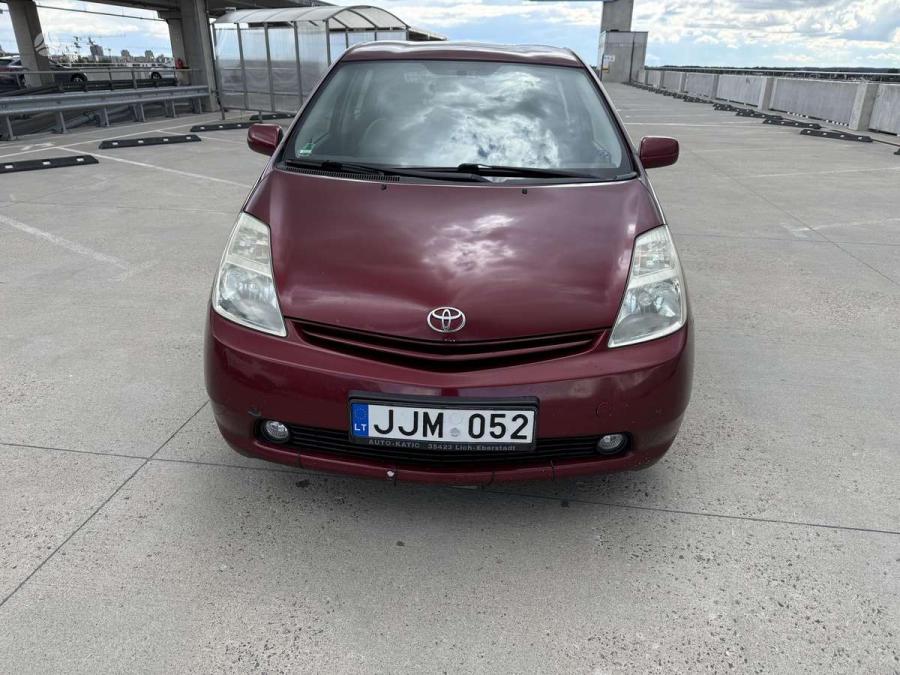 Sarkans Toyota Prius 2005 Viļņa, ar dzinēja tilpumu 1.50 L un nobraukumu 299 tūkst. km par 1500 €, foto 9 vietnē AUTOMOTO.COM.LV