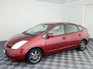 Красный Тойота Приус 2005 в Таллин, объемом двигателя 1.50 л и пробегом 206 тыс. км за 2299 €, фото 3 на AUTOMOTO.COM.LV