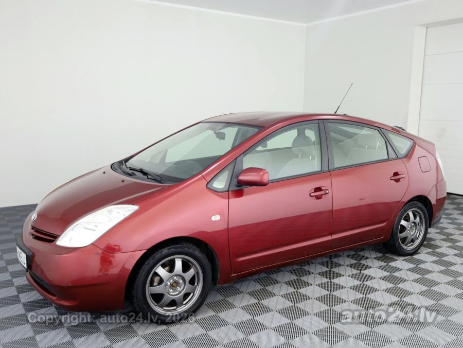 Красный Тойота Приус 2005 в Таллин, объемом двигателя 1.50 л и пробегом 206 тыс. км за 2299 €, фото 3 на AUTOMOTO.COM.LV