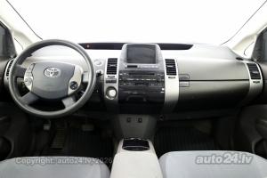 Красный Тойота Приус 2005 в Таллин, объемом двигателя 1.50 л и пробегом 206 тыс. км за 2299 €, фото 6 на AUTOMOTO.COM.LV