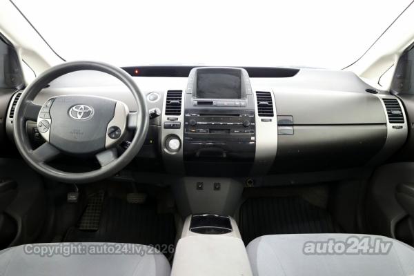 Тойота Приус 2005 в Таллин на AUTOMOTO.COM.LV Красный Тойота Приус 2005 в Таллин, объемом двигателя 1.50 л и пробегом 206 тыс. км за 2299 €, фото 6 на AUTOMOTO.COM.LV