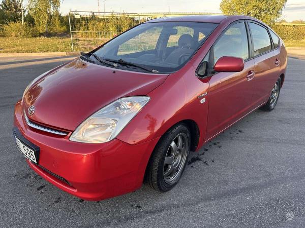 Red Toyota Prius 2006 in Klaipeda, with an engine capacity of 1.50 L and mileage of 340 thousand km for 3000 €, photo 2 on AUTOMOTO.COM.LV