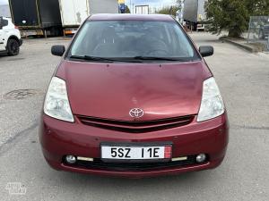 Red Toyota Prius 2006 in Marijampole, with an engine capacity of 1.50 L and mileage of 285 thousand km for 2999 €, photo 3 on AUTOMOTO.COM.LV