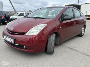 Red Toyota Prius 2006 in Marijampole, with an engine capacity of 1.50 L and mileage of 285 thousand km for 2999 €, photo 4 on AUTOMOTO.COM.LV