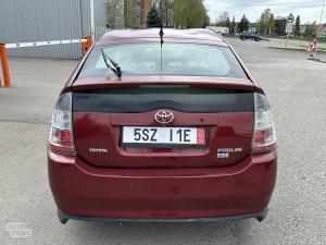 Red Toyota Prius 2006 in Marijampole, with an engine capacity of 1.50 L and mileage of 285 thousand km for 2999 €, photo 7 on AUTOMOTO.COM.LV