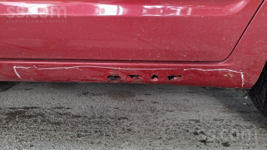 Sarkans Toyota Prius 2006 Rīga, ar dzinēja tilpumu 1.50 L un nobraukumu 254 tūkst. km par 1999 €, foto 5 vietnē AUTOMOTO.COM.LV