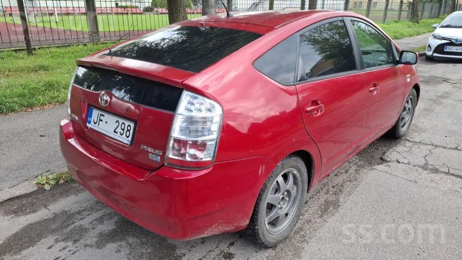 Sarkans Toyota Prius 2006 Rīga, ar dzinēja tilpumu 1.50 L un nobraukumu 254 tūkst. km par 1999 €, foto 7 vietnē AUTOMOTO.COM.LV