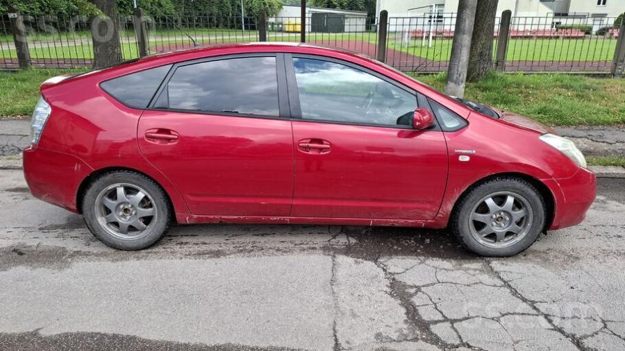 Sarkans Toyota Prius 2006 Rīga, ar dzinēja tilpumu 1.50 L un nobraukumu 254 tūkst. km par 1999 €, foto 8 vietnē AUTOMOTO.COM.LV