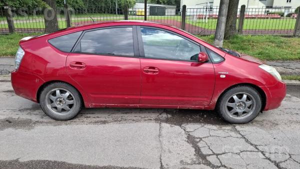 Sarkans Toyota Prius 2006 Rīga, ar dzinēja tilpumu 1.50 L un nobraukumu 254 tūkst. km par 1999 €, foto 7 vietnē AUTOMOTO.COM.LV
