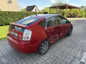 Красный Тойота Приус 2007 в Каунас, объемом двигателя 1.50 л и пробегом 358 тыс. км за 1400 €, фото 5 на AUTOMOTO.COM.LV