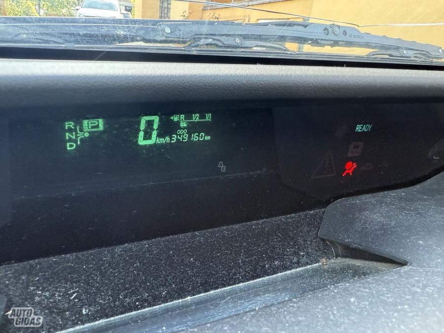 Красный Тойота Приус 2007 в Каунас, объемом двигателя 1.50 л и пробегом 358 тыс. км за 1400 €, фото 11 на AUTOMOTO.COM.LV