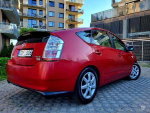 Sarkans Toyota Prius 2007 Viļņa, ar dzinēja tilpumu 1.50 L un nobraukumu 450 tūkst. km par 3250 €, foto 3 vietnē AUTOMOTO.COM.LV