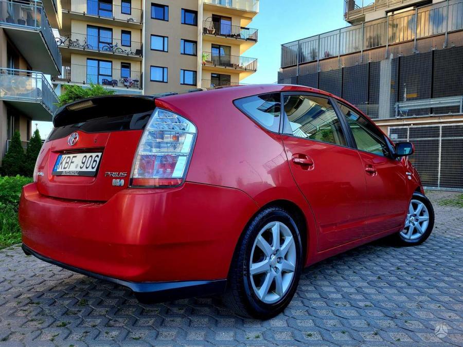 Sarkans Toyota Prius 2007 Viļņa, ar dzinēja tilpumu 1.50 L un nobraukumu 450 tūkst. km par 3250 €, foto 3 vietnē AUTOMOTO.COM.LV