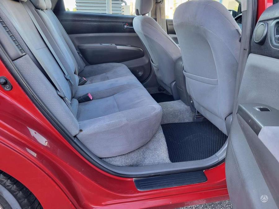 Sarkans Toyota Prius 2007 Viļņa, ar dzinēja tilpumu 1.50 L un nobraukumu 450 tūkst. km par 3250 €, foto 13 vietnē AUTOMOTO.COM.LV