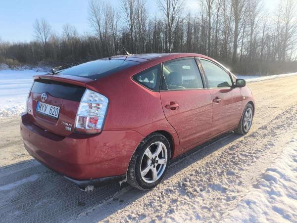 Sarkans Toyota Prius 2008 Kauņa, ar dzinēja tilpumu 1.50 L un nobraukumu 350 tūkst. km par 3700 €, foto 4 vietnē AUTOMOTO.COM.LV