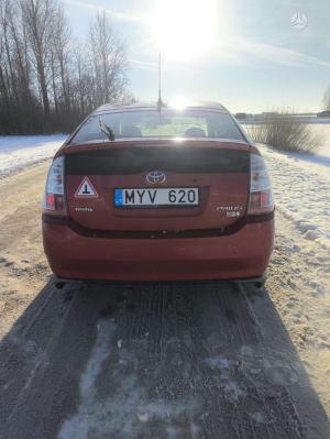 Red Toyota Prius 2008 in Kaunas, with an engine capacity of 1.50 L and mileage of 350 thousand km for 3700 €, photo 6 on AUTOMOTO.COM.LV