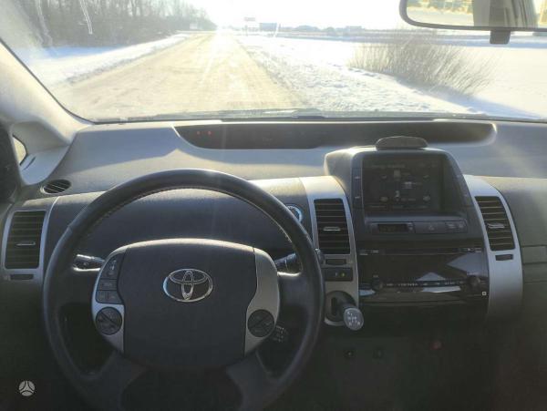 Sarkans Toyota Prius 2008 Kauņa, ar dzinēja tilpumu 1.50 L un nobraukumu 350 tūkst. km par 3700 €, foto 8 vietnē AUTOMOTO.COM.LV