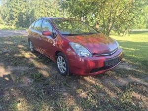 Red Toyota Prius 2008 in Vilnius, with an engine capacity of 1.50 L and mileage of 338 thousand km for 4200 €, photo 3 on AUTOMOTO.COM.LV